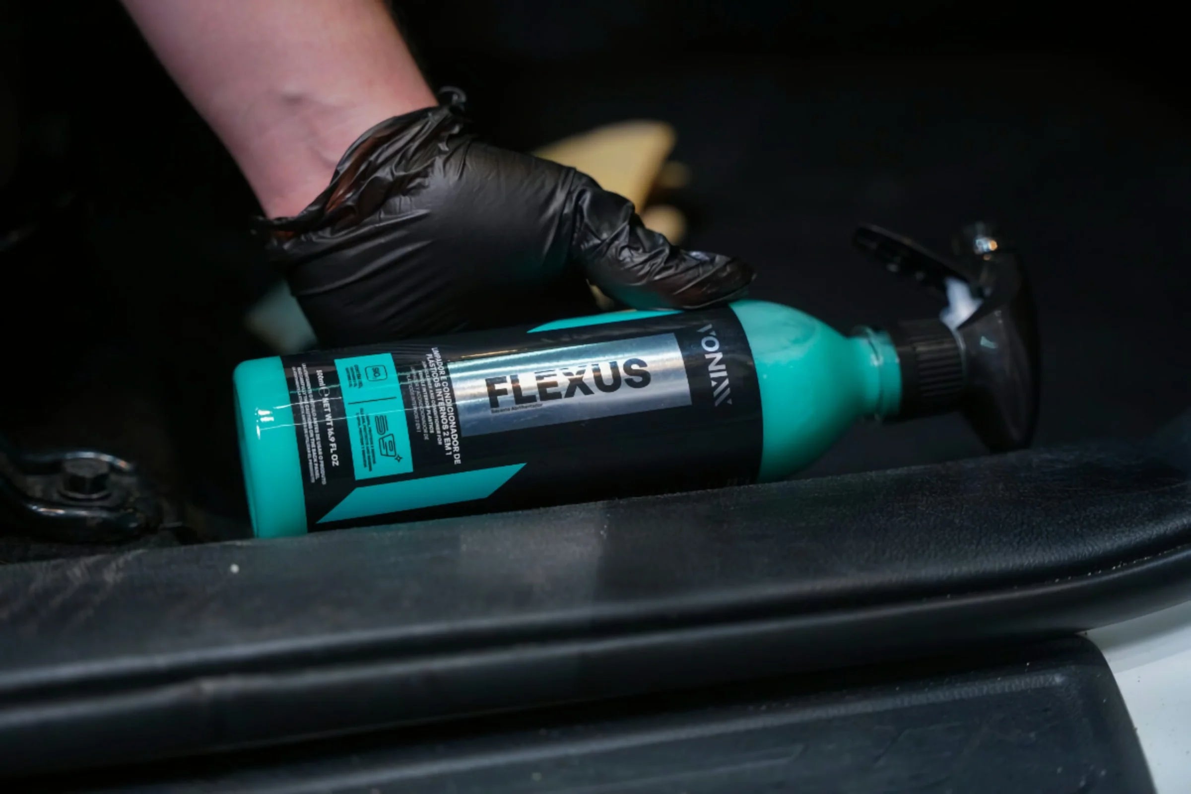 FLEXUS – Limpiador y acondicionador de plásticos – Plus Car